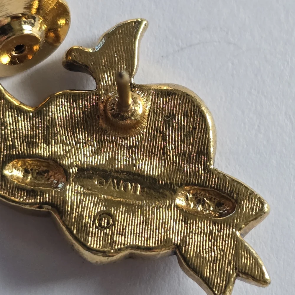 Avon | Jewelry | Teacher Pin Red Apple Gold Tone By Avon Teach Teaching ...